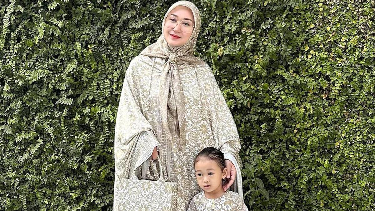 4 Model Gamis Simple dan Mewah Untuk Lebaran, dari Dian Pelangi hingga Melody Prima - Fashion ...