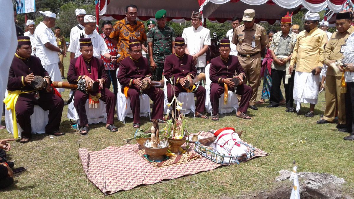 Berita Upacara Memapas Lewu Hari Ini - Kabar Terbaru Terkini | Liputan6.com