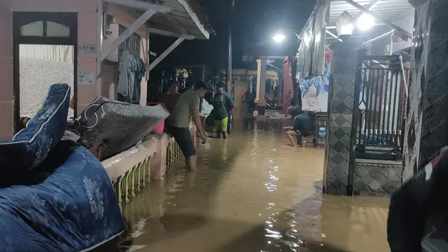 Cerita Warga Saat Banjir Bandang Rendam Ratusan Rumah Hingga Musola di Cirebon - Regional ...
