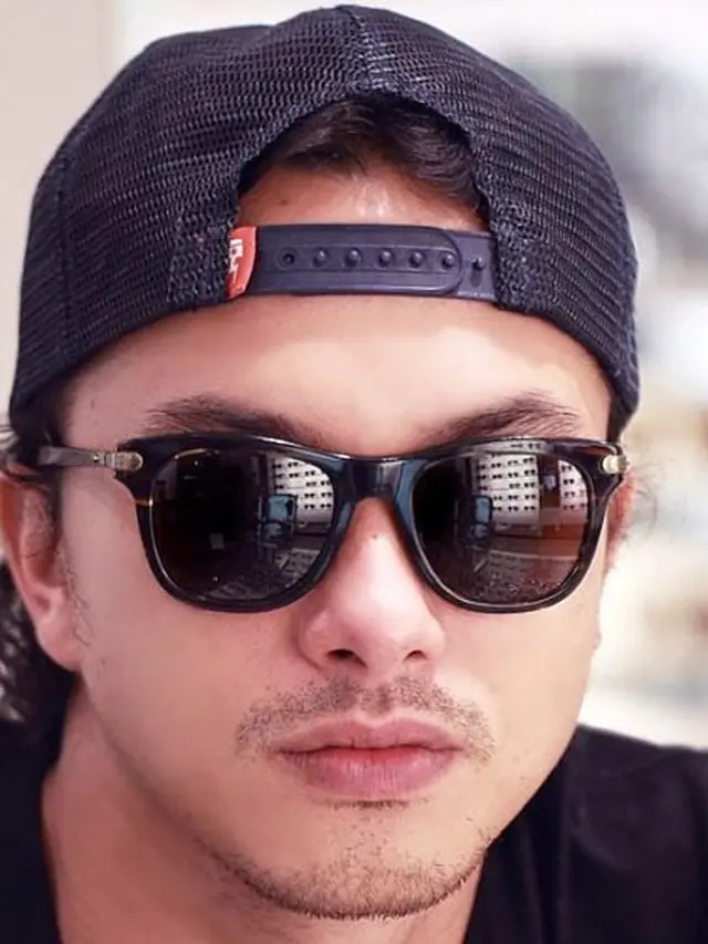7 Potret Lawas Nicholas Saputra saat Rambutnya Gondrong Ini Tetap ...
