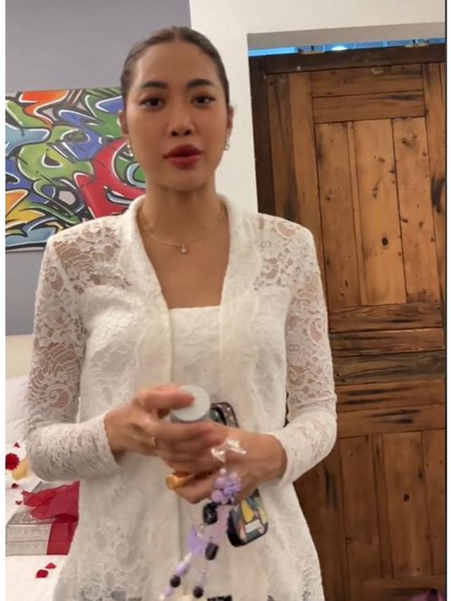 6 Potret Widi Vierratale di Siraman Jelang Nikah Sang Adik, Pakai ...