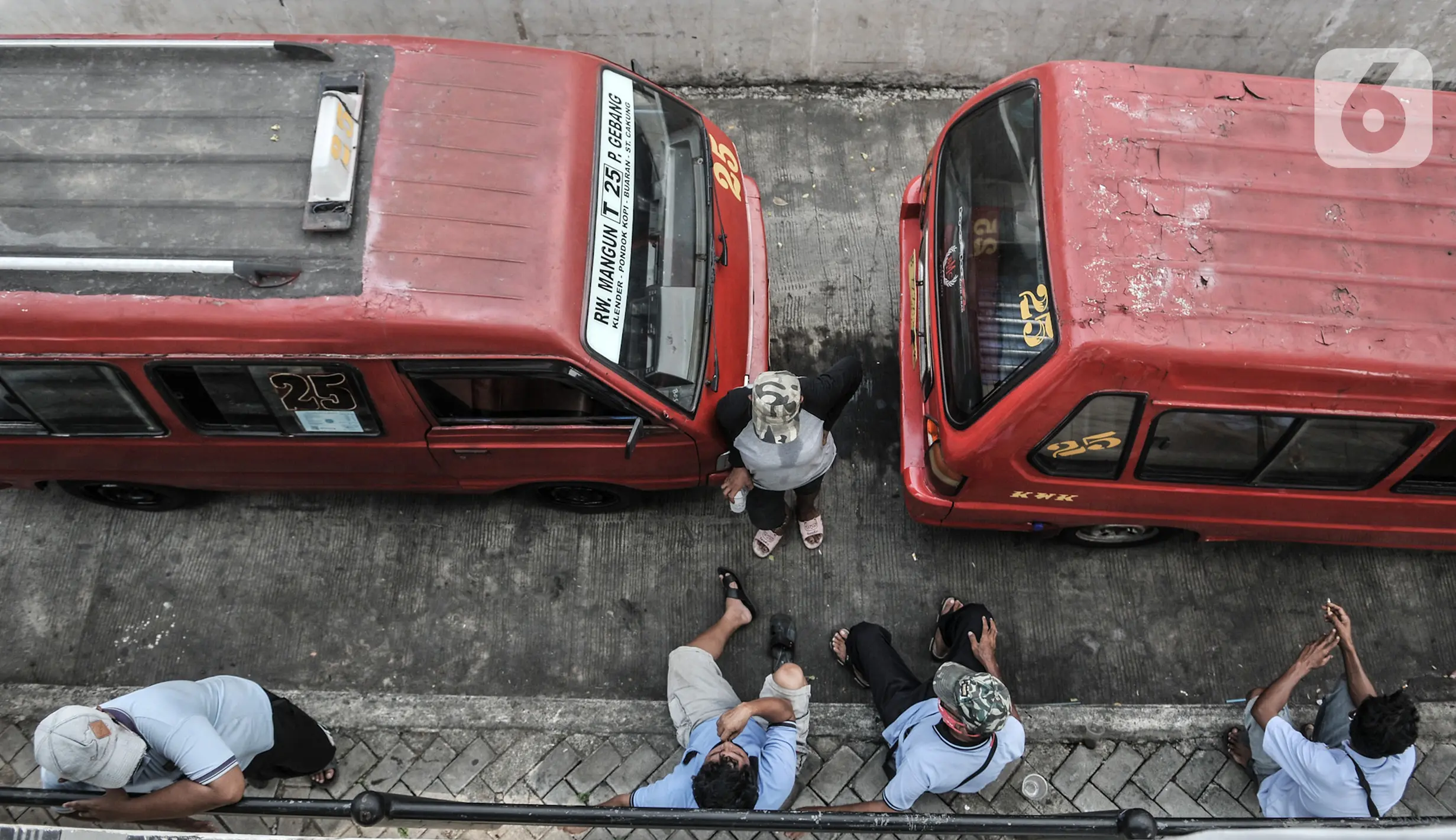 FOTO: Angkot Non-Jak Lingko Dilanda Sepi Penumpang - Foto Liputan6.com