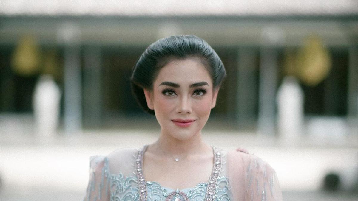 4 Potret Kebaya Ala Celine Evangelista yang Cantik dan Menawan, Cocok untuk Segala Acara ...