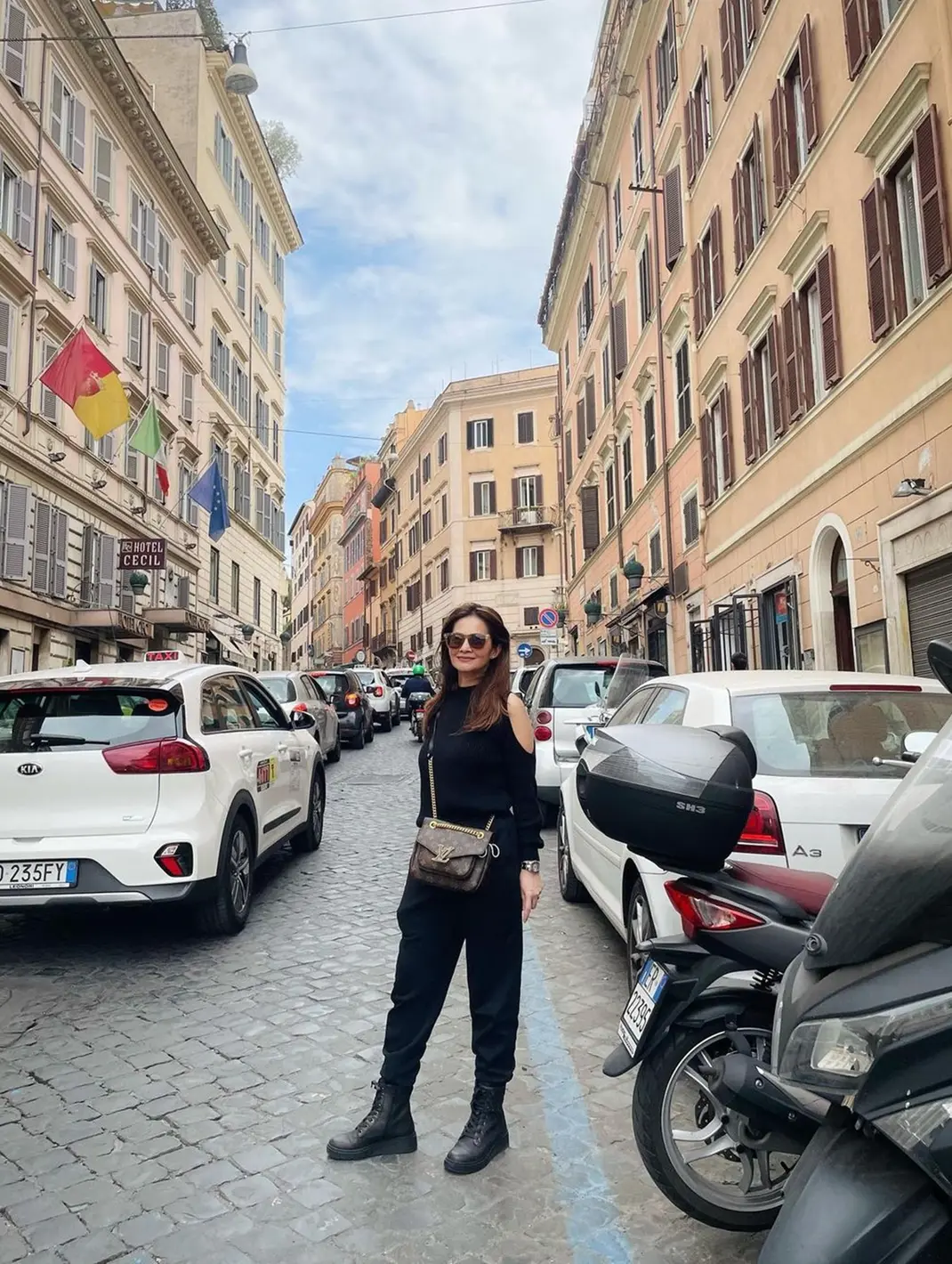 Gaya Elegan Cut Tari Pakai Outfit Hitam, Curi Perhatian - Foto Liputan6.com