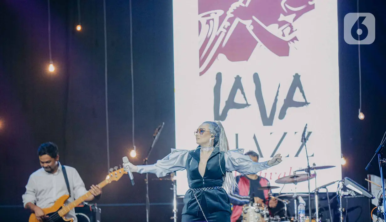 FOTO: Reza Artamevia Semarakkan Panggung Java Jazz Festival 2022 - Foto ...