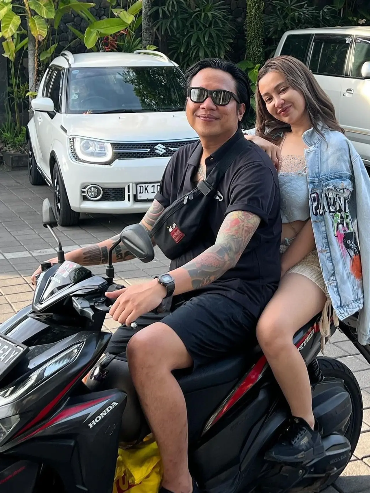 6 Potret Kedekatan Cupi Cupita dan Gofar Hilman, Liburan Bareng di Bali - Hot Liputan6.com