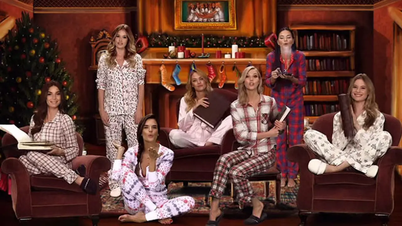 Para Victoria`s Secret Angels Tampil Cute di Video Natal - Lifestyle ...