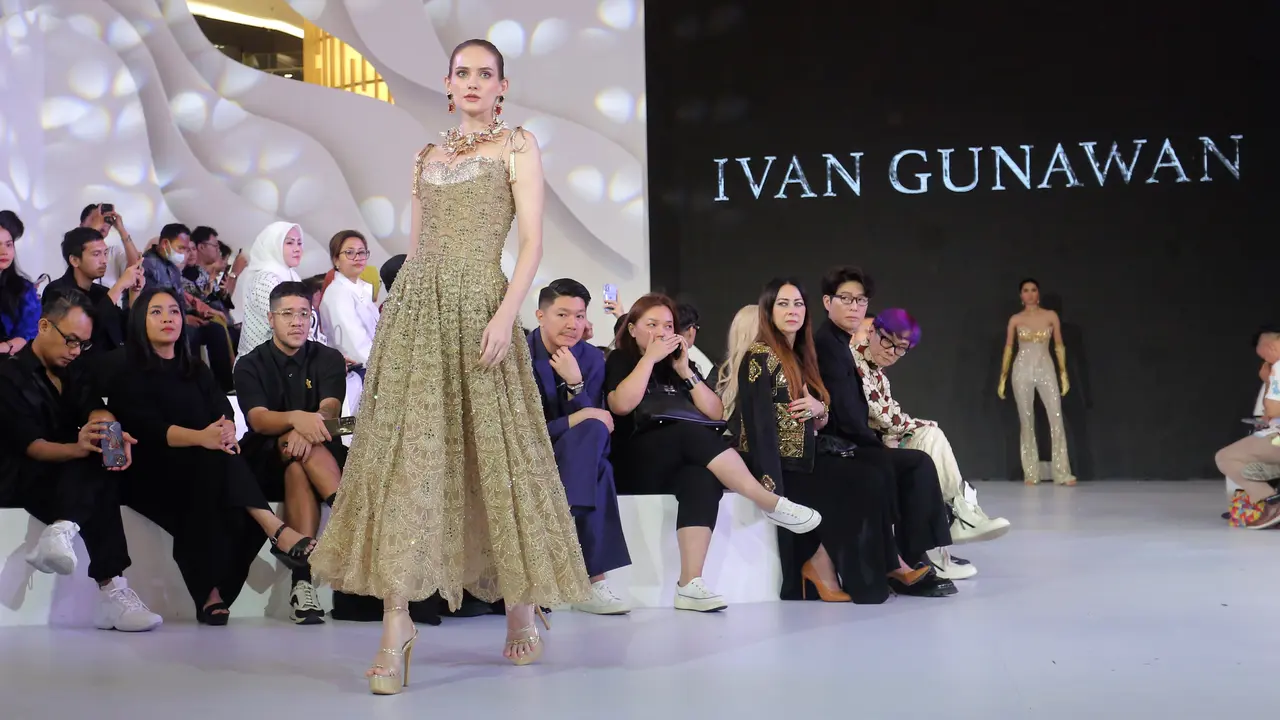 Kenang Kejayaan Kerajaan Majapahit di Koleksi Gaun Mewah Maharani dari ...