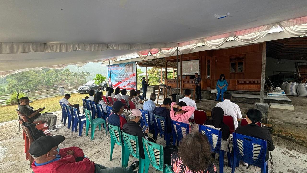 Suasana Kampung Halaman Prabowo Subianto di Minahasa saat Pelantikan ...