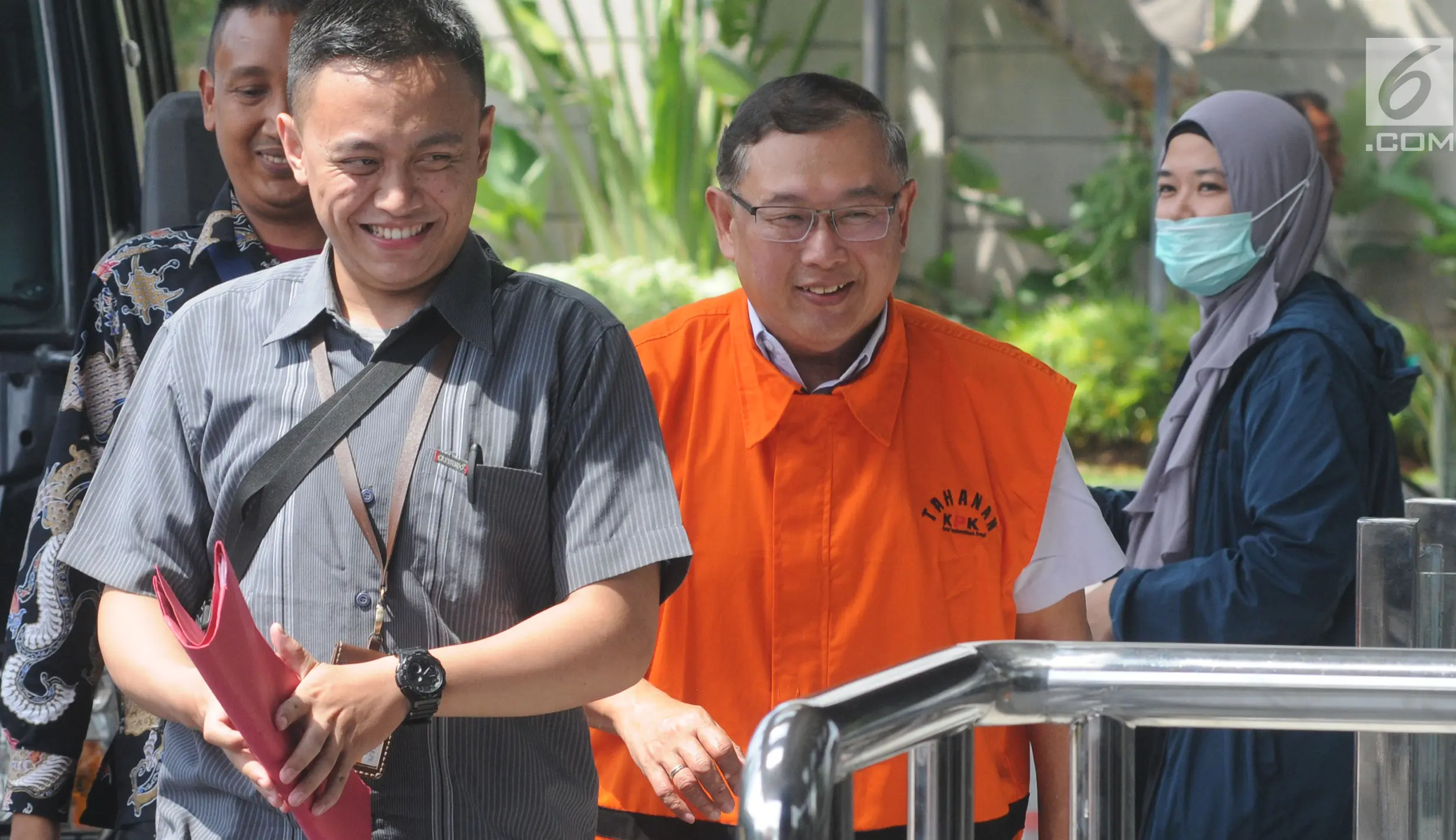 FOTO: KPK Periksa Wakil Direktur PT SMART Edy Saputra Suradja - Foto ...