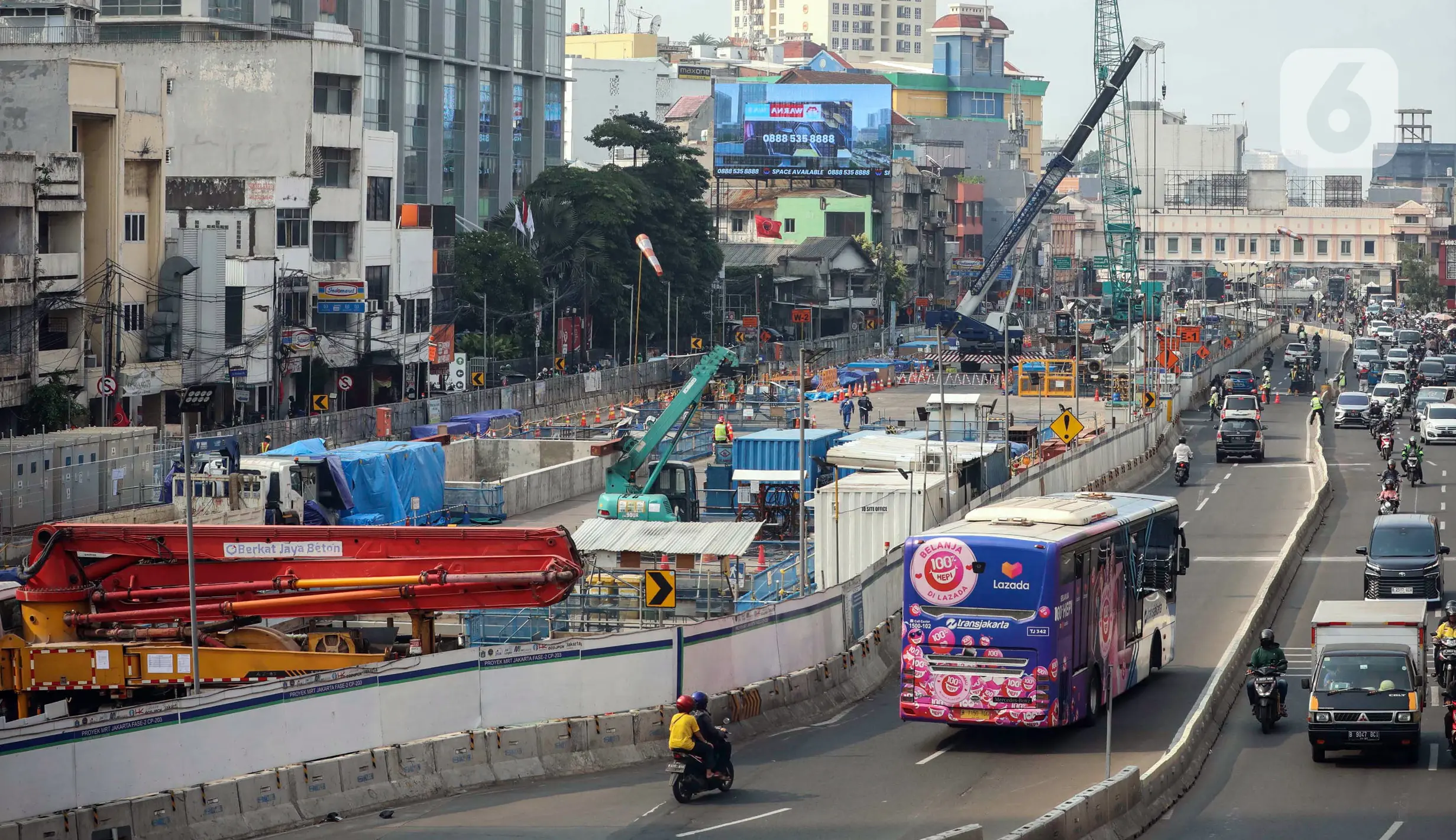 Melihat Proges Pembangunan MRT Fase 2 CP 202 - Foto Liputan6.com