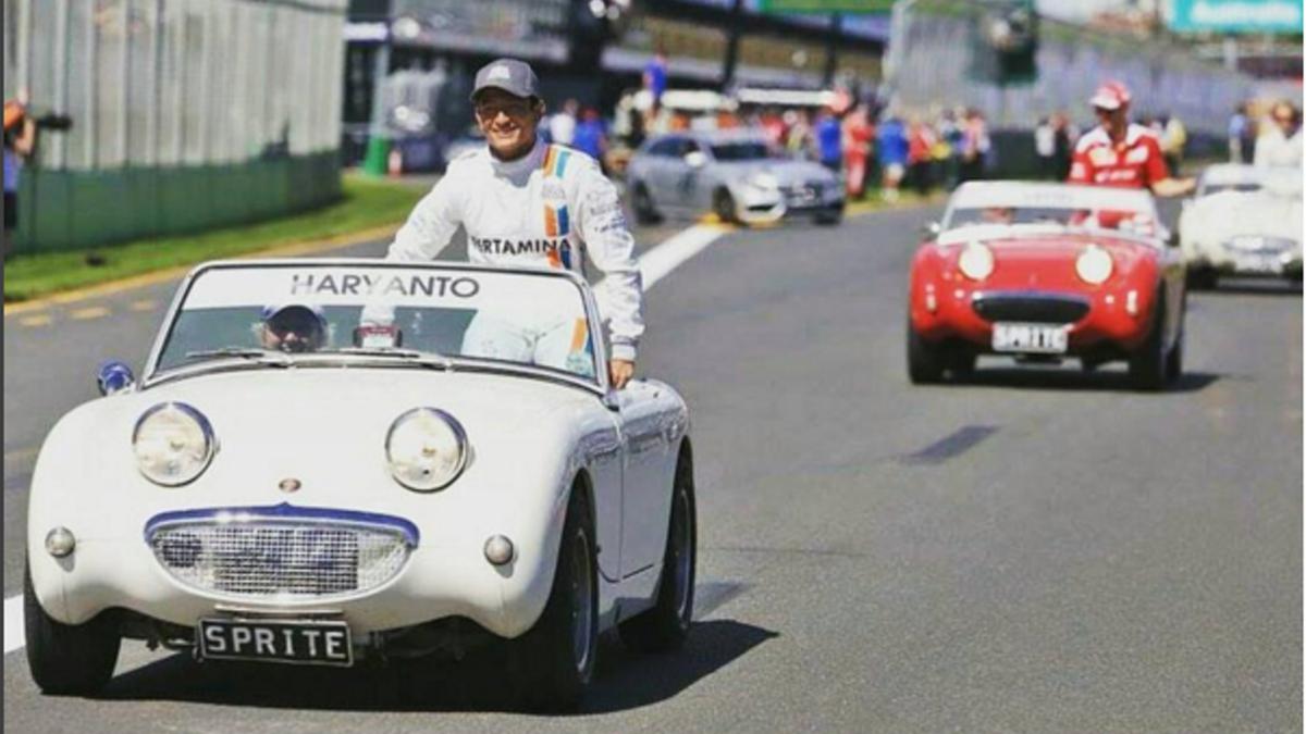 Ini Gaya Rio Haryanto Saat Debut di F1, Kamu Pasti Naksir!