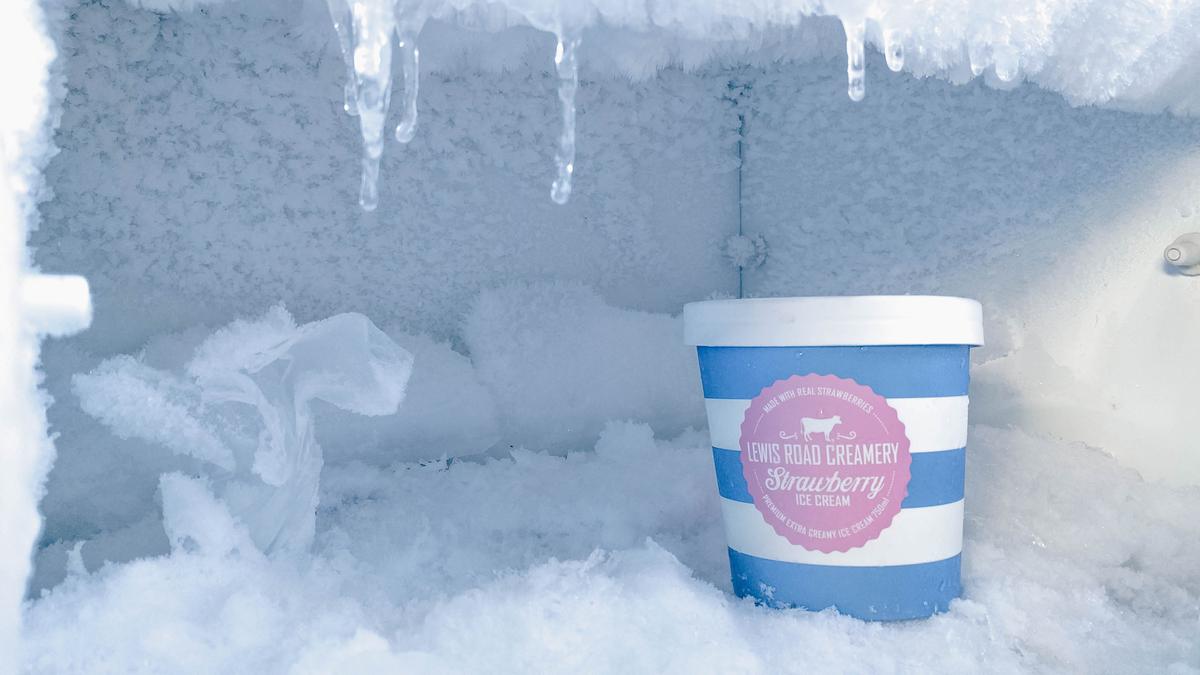 How To: 6 Cara Membersihkan Bunga Es pada Kulkas