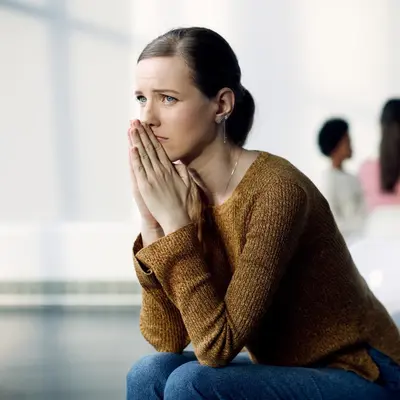 7 Cara Mengatasi Rasa Cemas Berlebihan agar Hidup Lebih Damai - Lifestyle Fimela.com