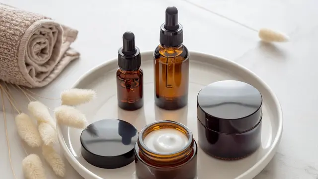 Skincare dan Komestik Istri, Apakah Termasuk Nafkah Wajib Suami ...