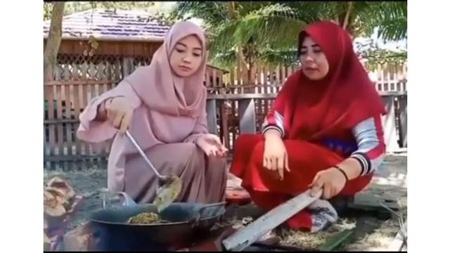 6 Potret Mayang Sary Tampil Berhijab, Adik Vanessa Angel - Hot Liputan6.com