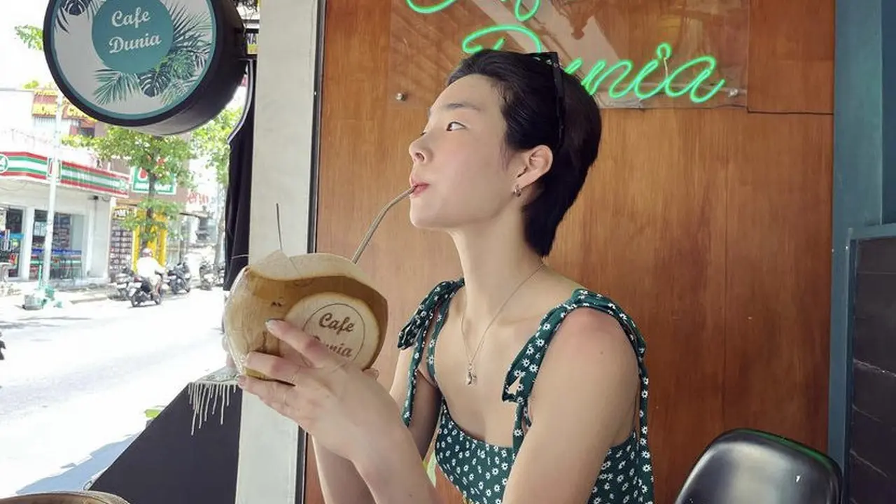 6 Gaya Jo Hye Won Kekasih Lee Jang Woo saat Liburan ke Bali, Kenakan Dress hingga Bikini dengan ...