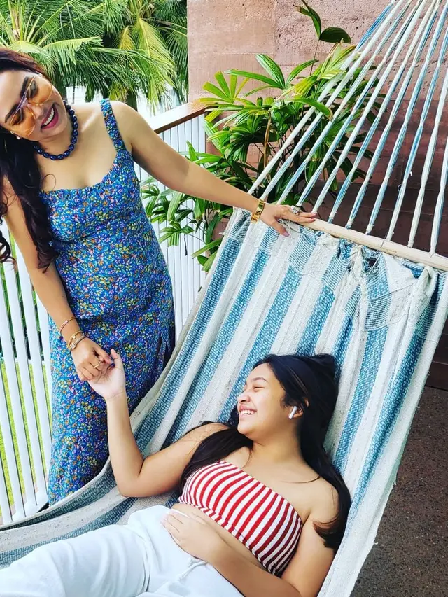 6 Potret Mayangsari dan Khirani Trihatmodjo dari Piknik sampai Salat Bareng, Kayak Kakak Adik ...