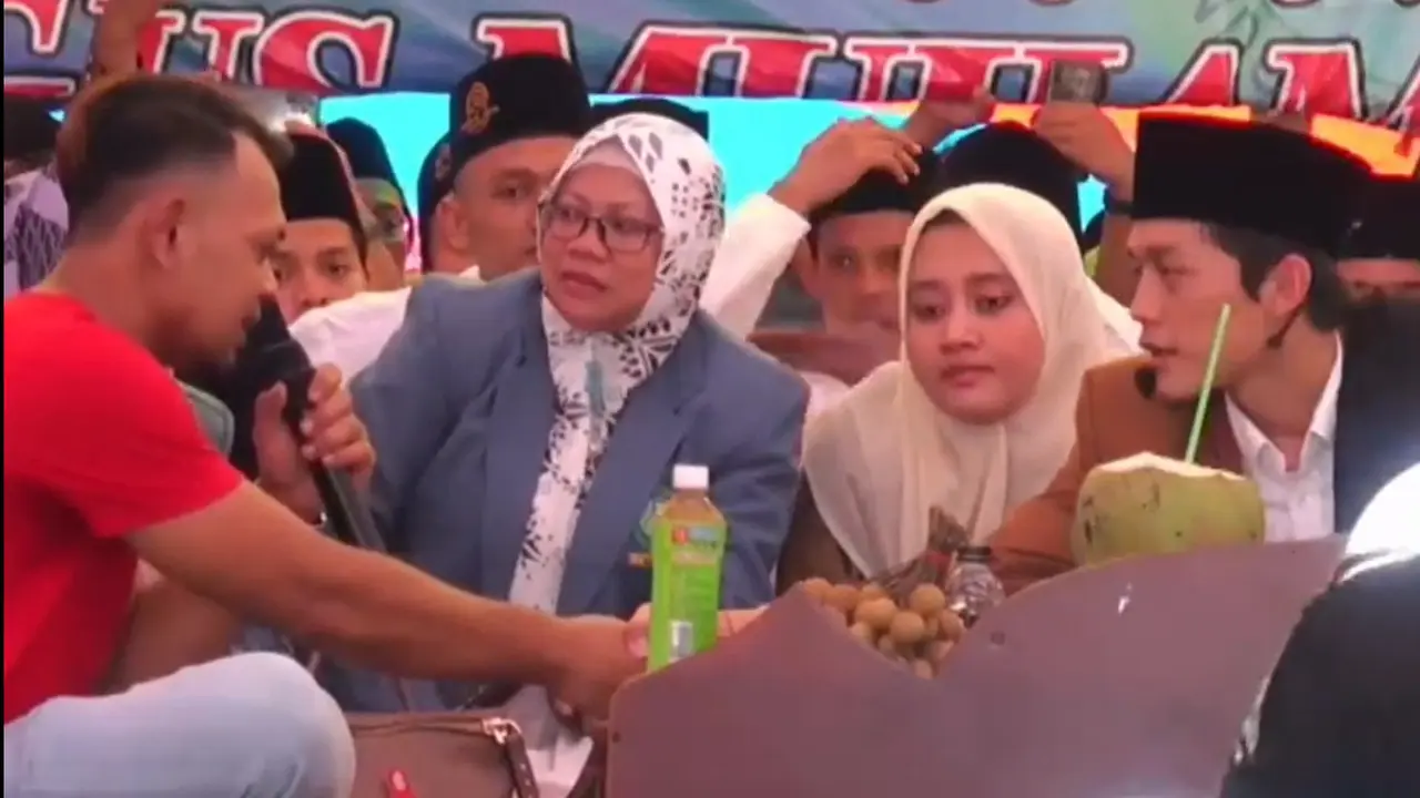 Ngaji dengan ST Nyell Taiwan, Banyak yang Mualaf Dibimbing Gus Iqdam ...