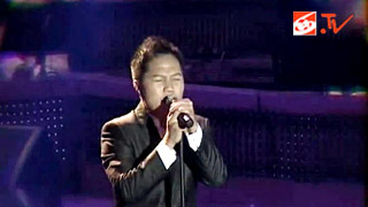 Lantunan Sajadah Panjang Sandy Sandoro Pukau Penonton - ShowBiz ...