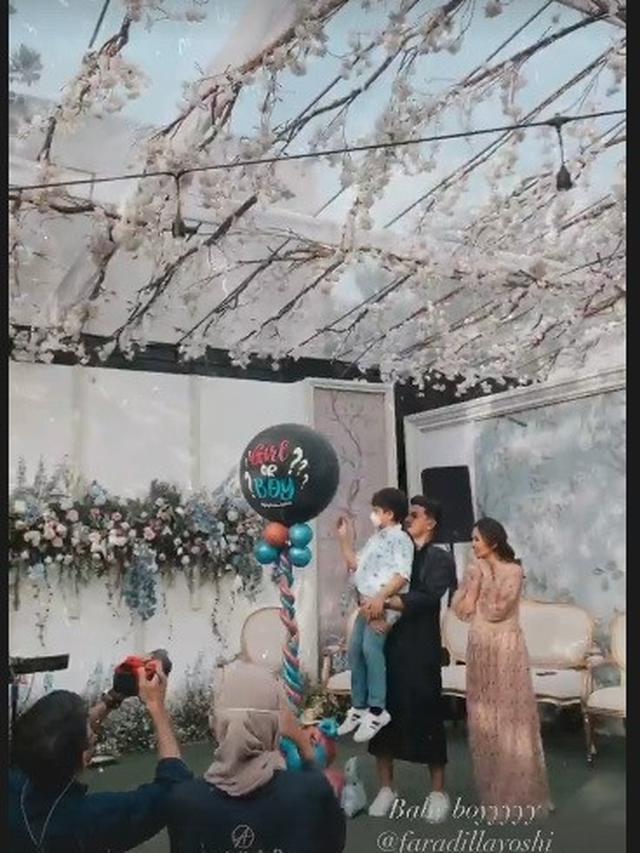 6 Momen Faradilla Yoshi Gelar Tasyakuran 4 Bulan dan Gender Reveal ...