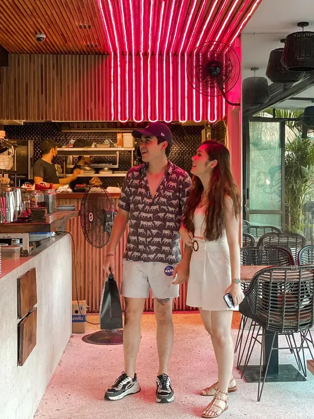 Dikabarkan Jadian, Ini 6 Momen Mesra Jennifer Eve dan Erdin Werdayana ...