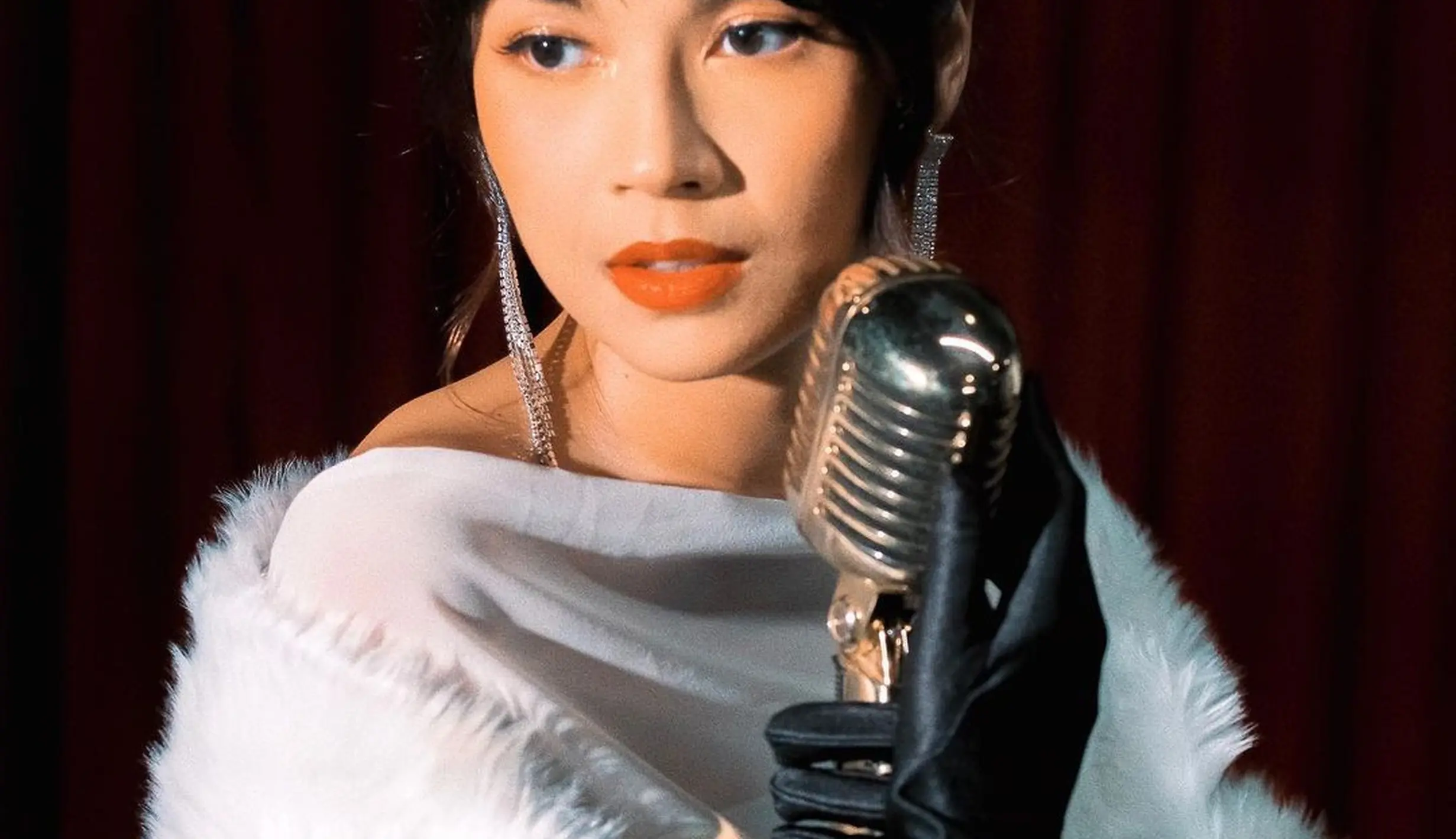 6 Gaya Vintage Vira Talisa yang Cocok jadi Inspirasi Outfit, Cantik ...