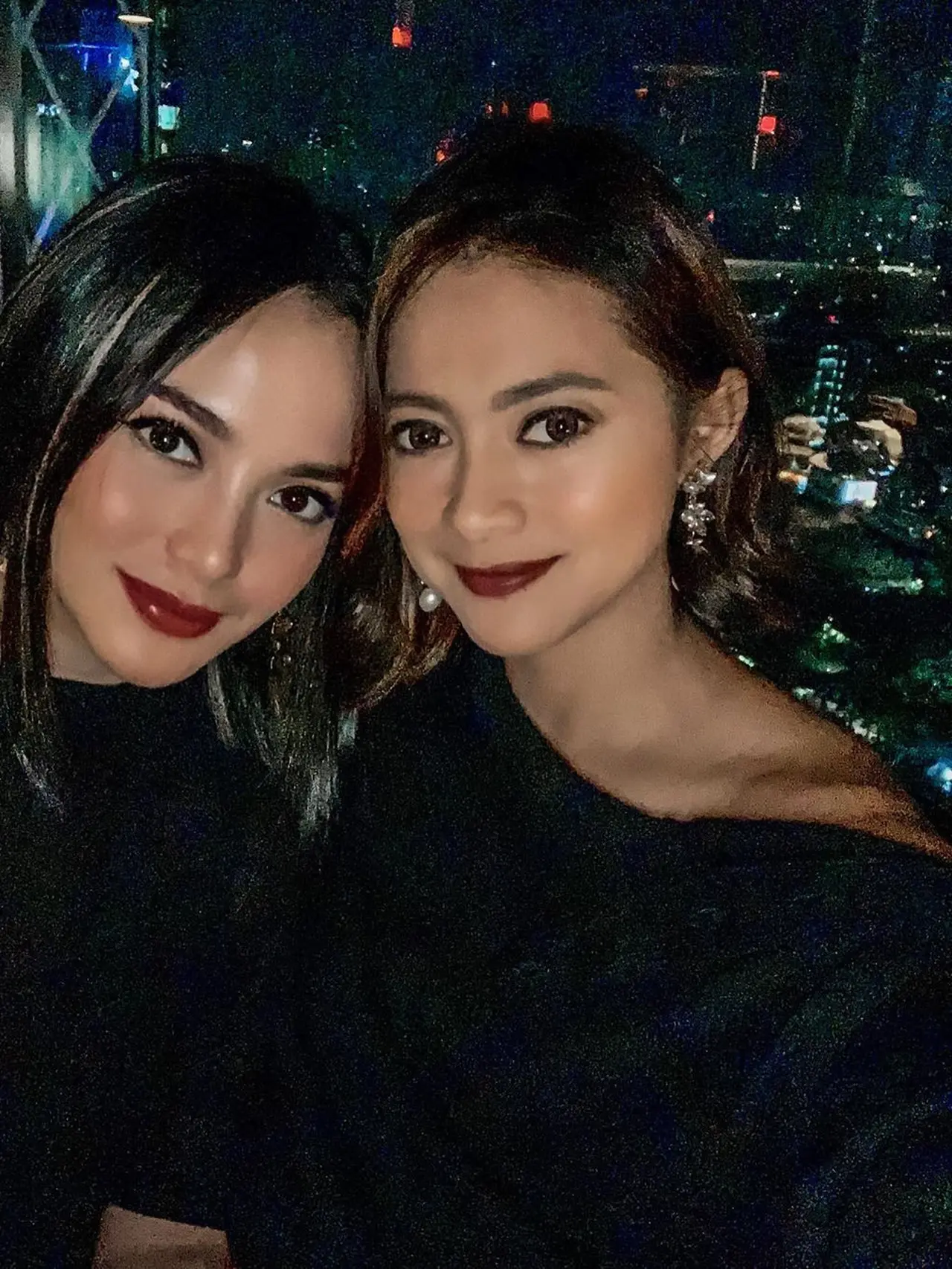 7 Potret Kebersamaan Ririn Ekawati dan Rini Yulianti, Sering Dikira ...