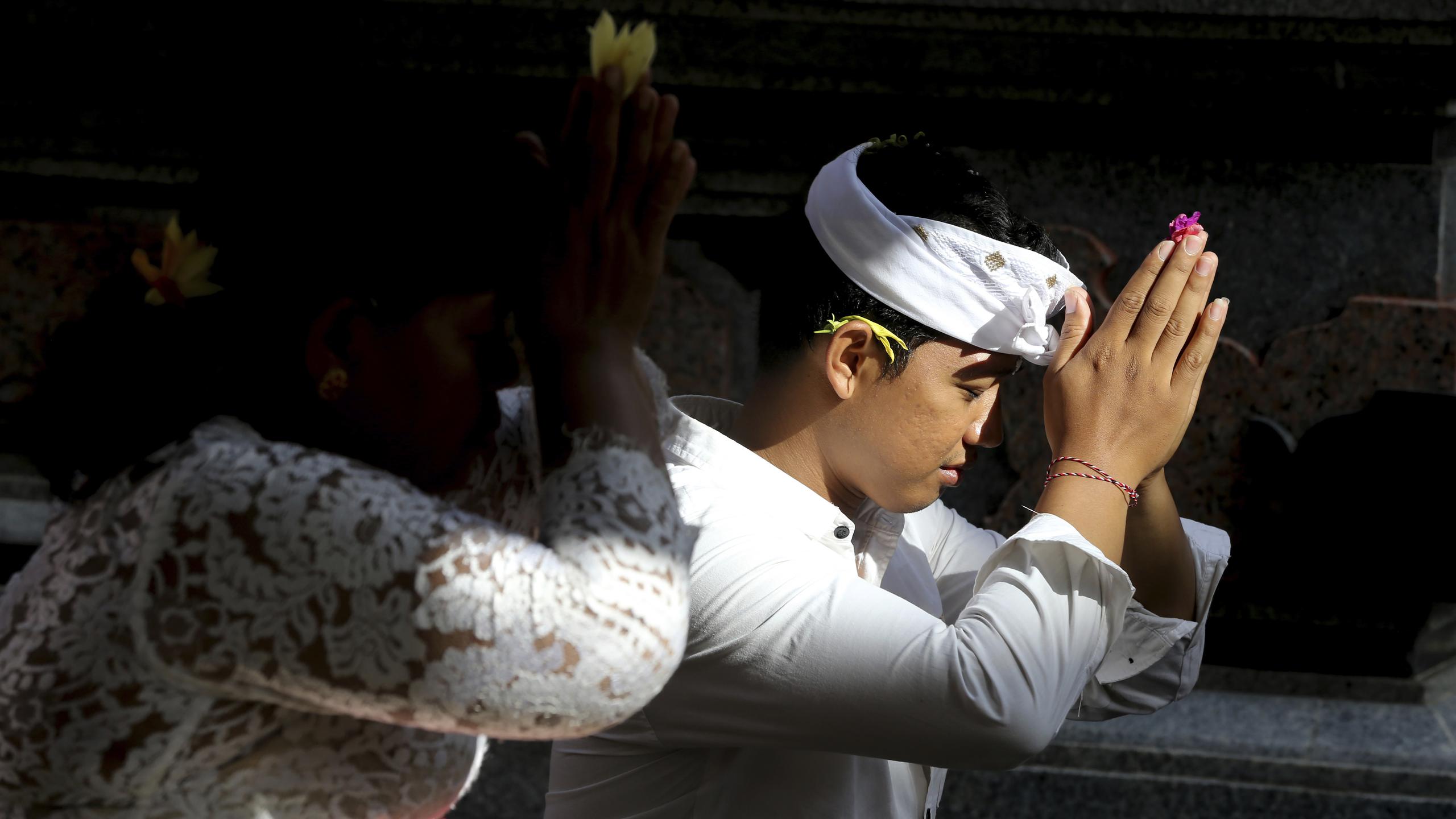 5 Tradisi Unik Merayakan Hari Raya Galungan dan Kuningan di Bali