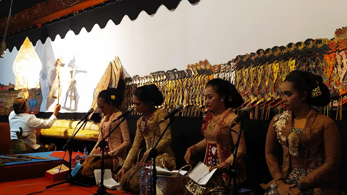 Ubaya Pentaskan Wayang Babad Wanamarta, Jadi Cerminan Bangkit Usai ...