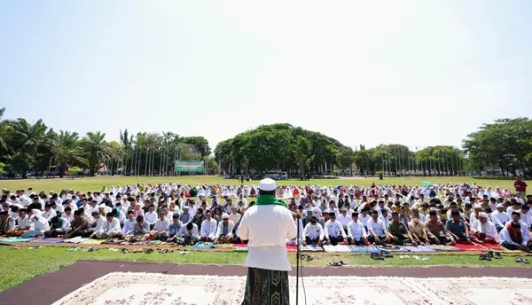 Sholat Isya Jam Berapa Hari Ini? Ketahui Batas Waktu Pelaksanaannya ...