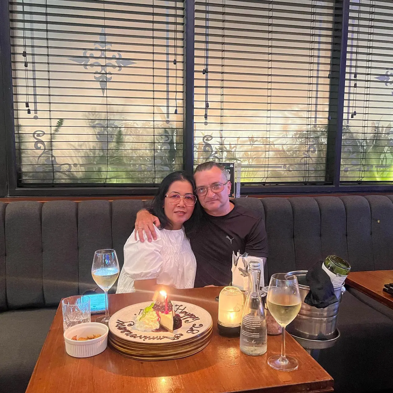 6 Potret Romantis Orang Tua Megan Domani, Foto Pernikahan Curi ...