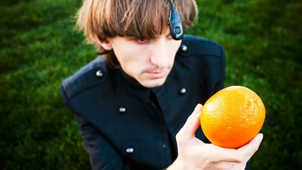 Neil Harbisson, Manusia Cyborg Pertama dengan Kepala Terkoneksi ...