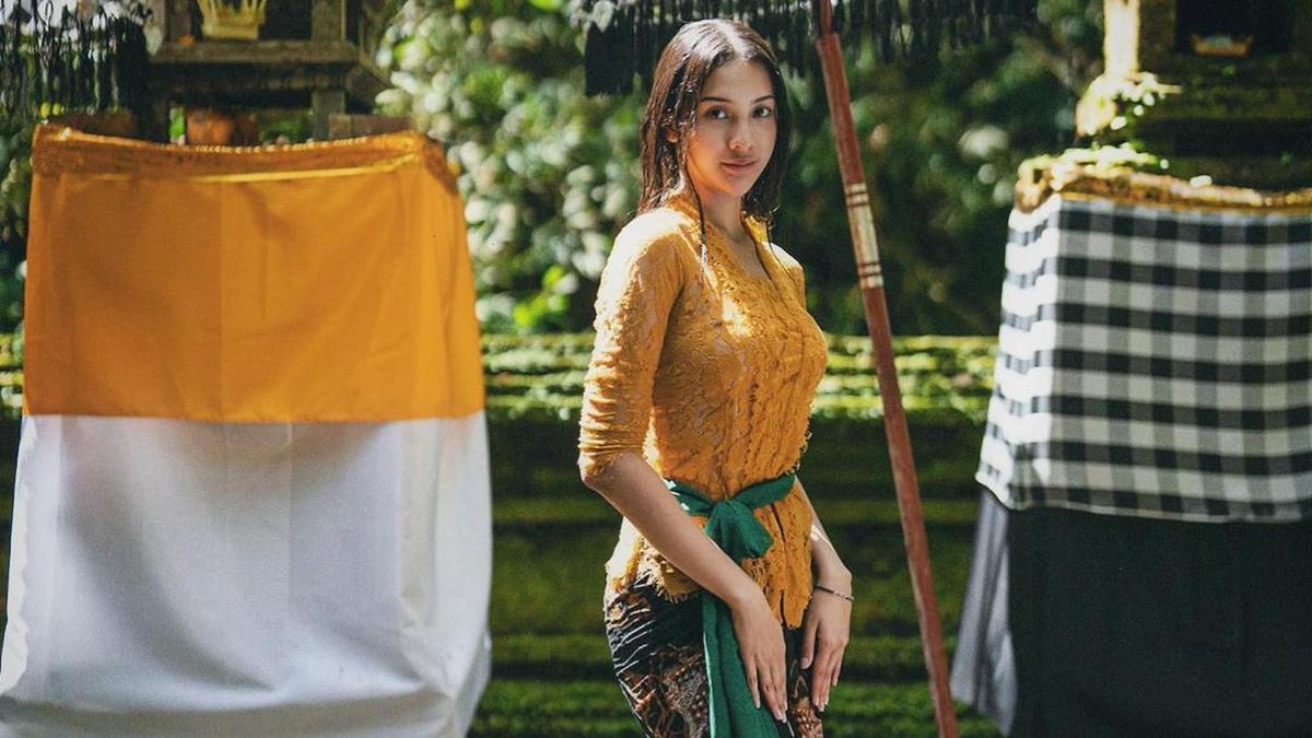 5 Pesona Anya Geraldine Dibalut Wastra Nusantara, dari Gadis Jawa sampai Jadi Pengantin Bali ...