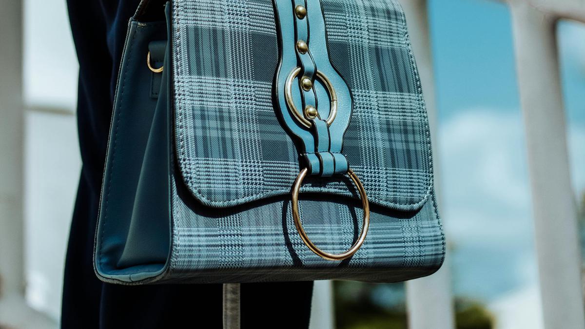 10 Rekomendasi Model Tas Kerja Wanita Trendi Tahun 2025, Bantu ...