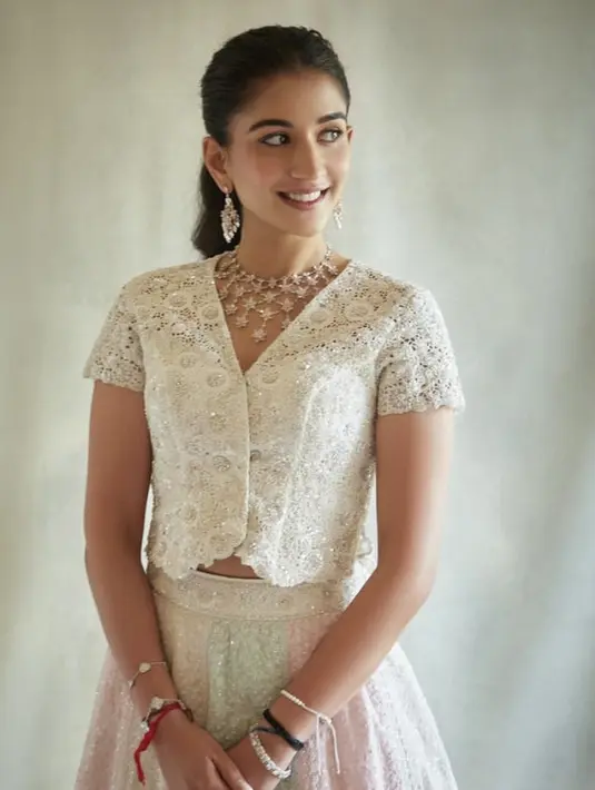 6 Gaya Glamor Calon Mantu Orang Terkaya di Asia Mukesh Ambani, Radhika ...