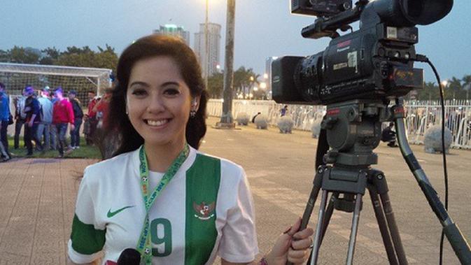Presenter Cantik Putri Viola Ungkap Jati Diri Sang Kekasih - Bola ...