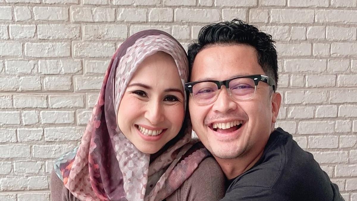 Anniversary Pernikahan ke-10, Berikut Potret Kemesraan Deswita dan ...