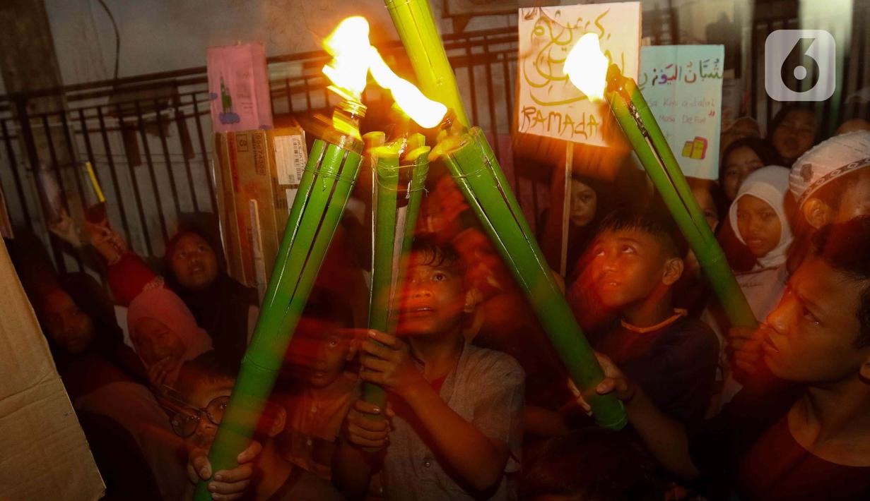 Kemeriahan Pawai Obor Sambut Ramadan 1445 H di Kawasan Pancoran Barat