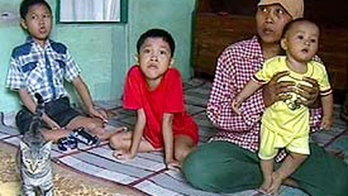 Tiga Anak Kaswito Lumpuh - News Liputan6.com