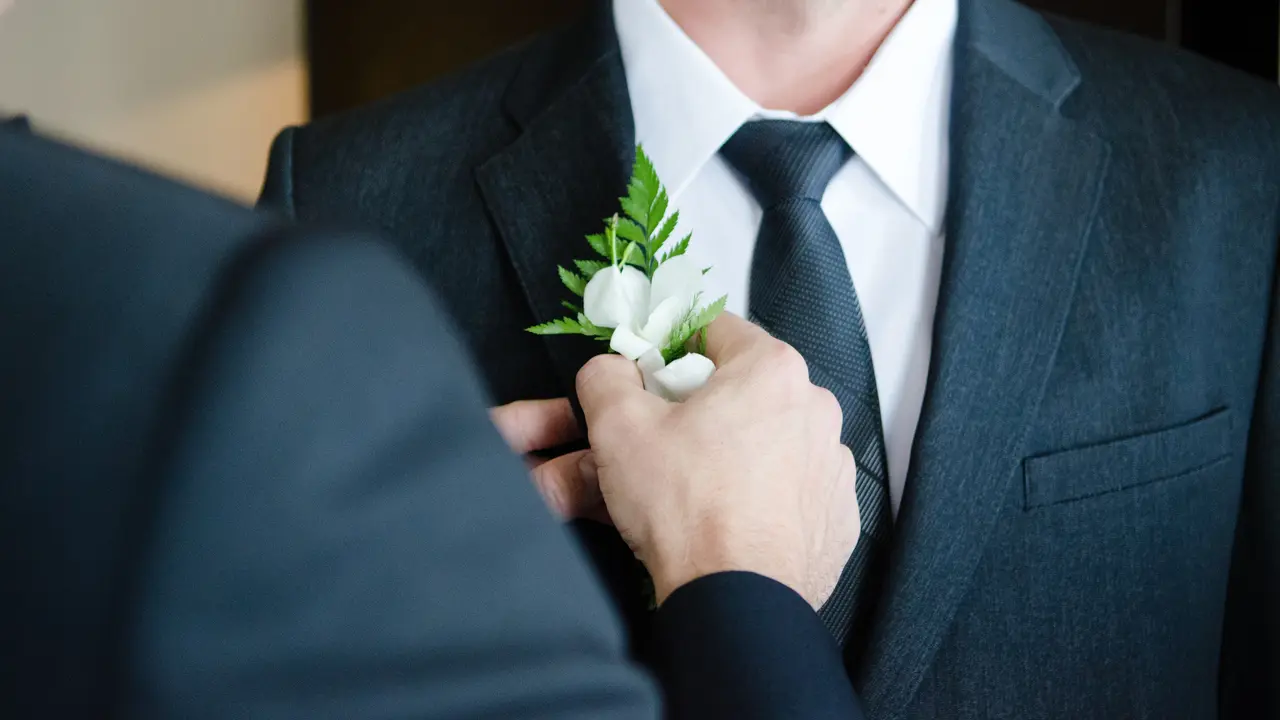 Tutorial Cara Pakai Dasi untuk Acara Kasual Sampai Formal - Fashion ...