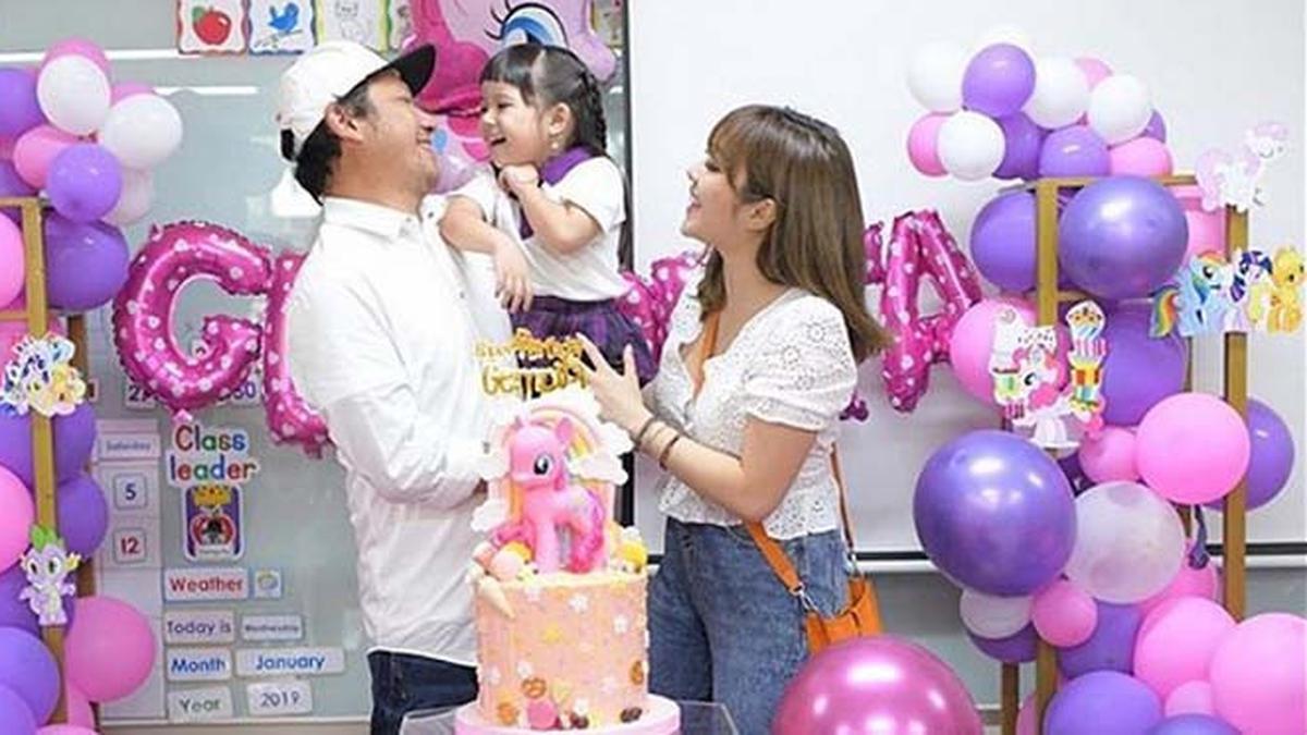 Gading Marten dan Gisel Kompak Merayakan Ulang Tahun Gempi - Photo Fimela.com