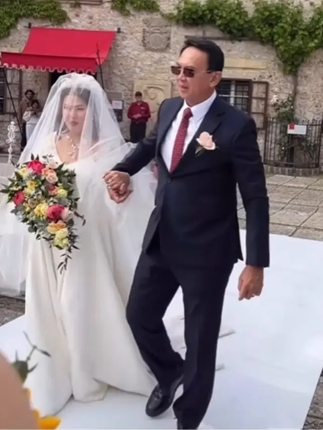 6 Fashion Baju Motif Bunga ala Fifi Lety Adik Ahok, Awet Muda di Usia ...