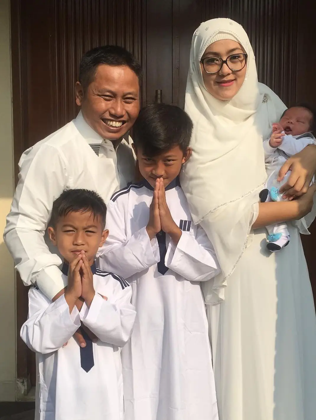 FOTO: Jauh dari Gosip, Begini Potret Harmonis Keluarga Komedian Narji ...