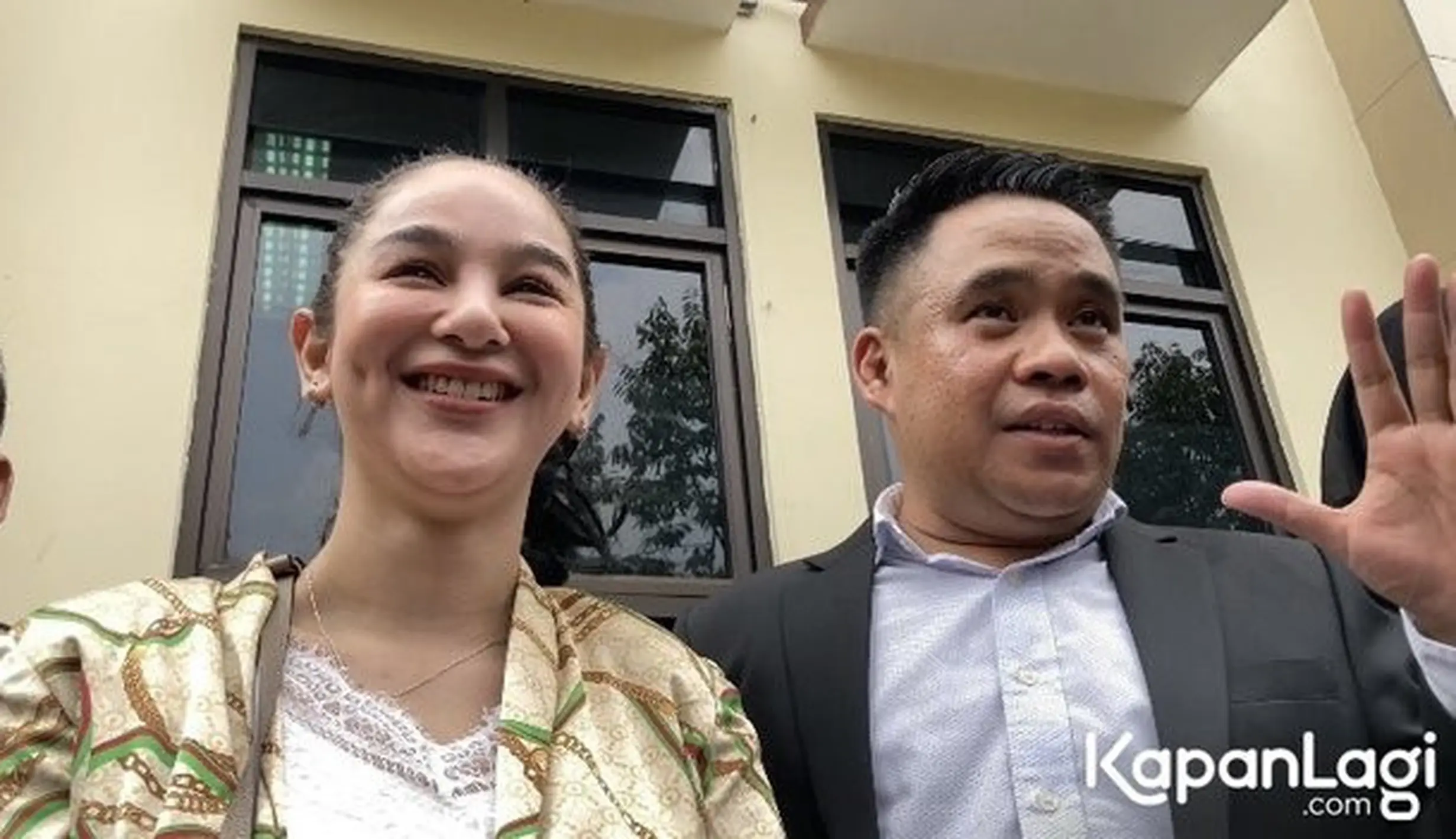 Menyesal Nikah Muda, Potret Hana Hanifah Hadir di Sidang Perdana, Mantap Cerai Tak Ingin Mediasi