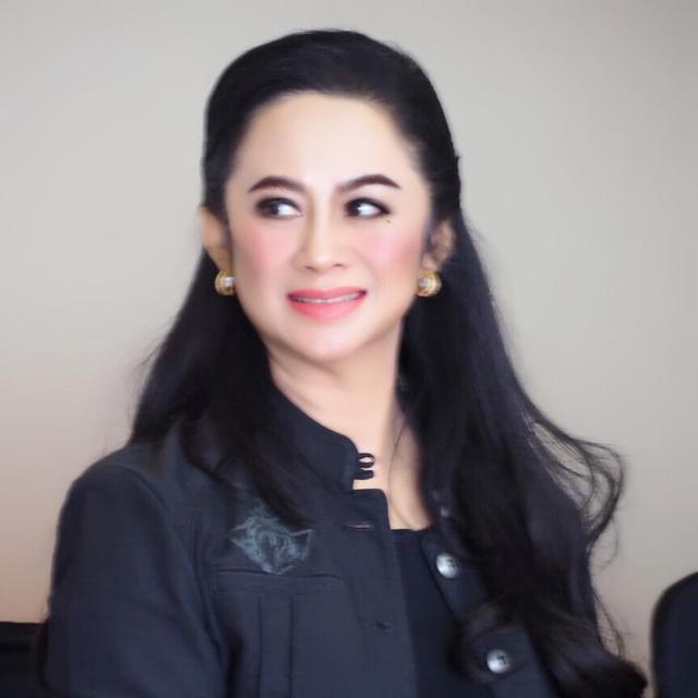 6 Potret Ninok Wiryono, Artis Senior dan Istri Sutradara Sinetron Badai ...