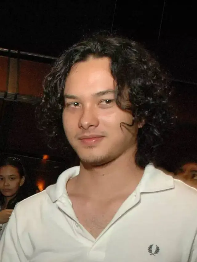 7 Potret Lawas Nicholas Saputra saat Rambutnya Gondrong Ini Tetap ...