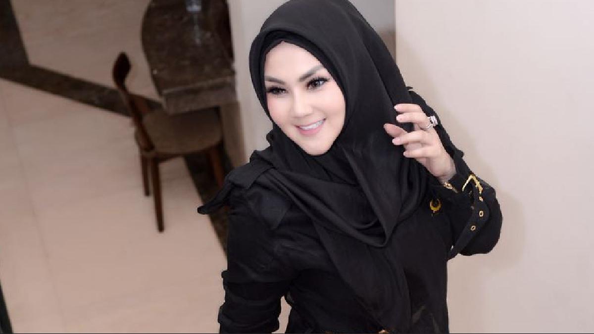 Ade Fitrie Kirana Ucapkan Selamat Hari Bank Dunia - ShowBiz Liputan6.com