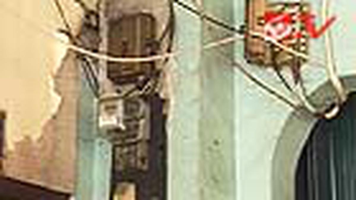 Tim Gabungan Razia Sambungan Listrik Ilegal - Video Liputan6.com