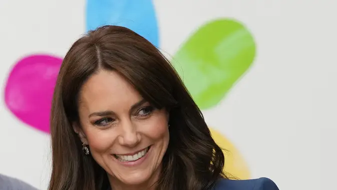 Potret Kate Middleton Tampil Menawan dengan Setelan Biru di Rumah Sakit ...